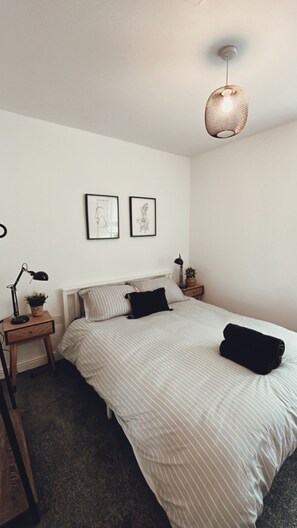 Casa | 2 quartos, Wi-Fi de cortesia, roupa de cama