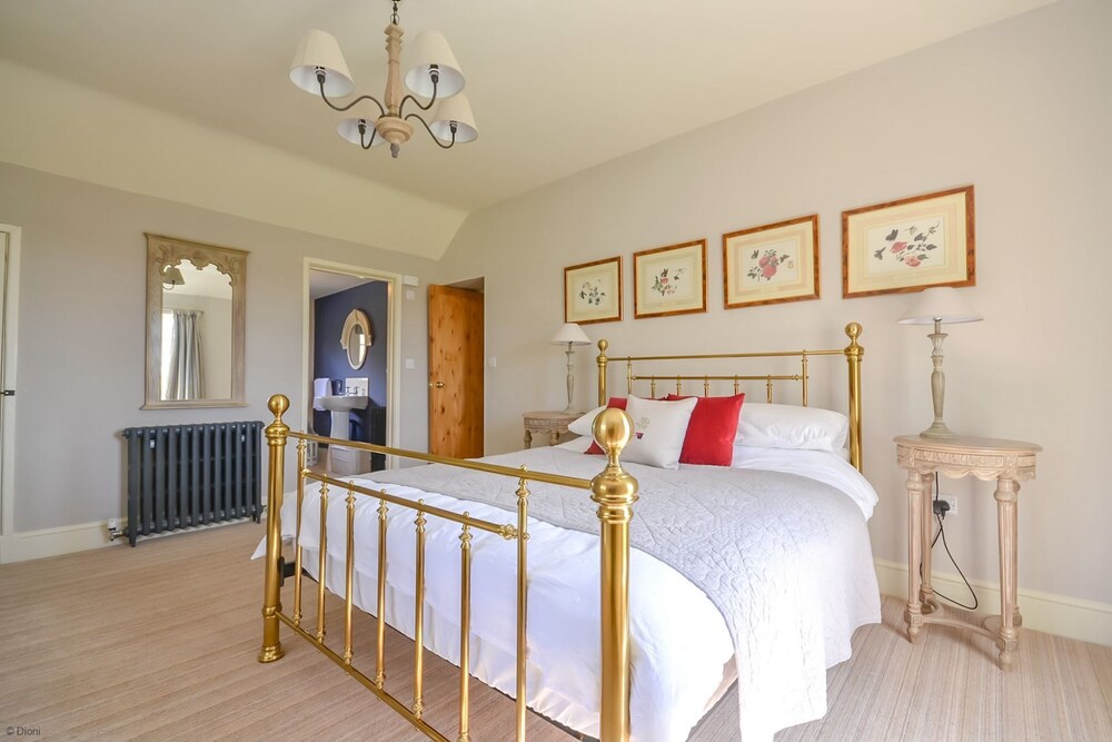 Luxurious Three Bedroom Farmhouse With Sea Views In Llanystumdwy | Bryn-du - Criccieth