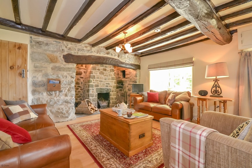 Luxurious Three Bedroom Farmhouse With Sea Views In Llanystumdwy | Bryn-du - North Wales