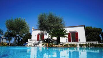 Piscina exterior sazonal