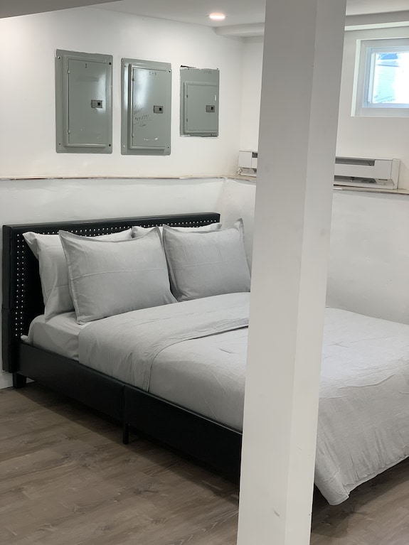 The Studio Apartment Has Just Been Redesigned, With Floor Walls And Furniture! - White Plains, NY