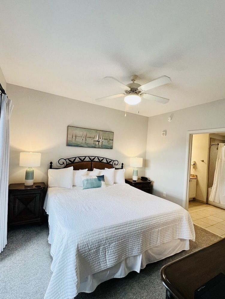 Best Location: 1 mi to Disney World! Chic Lakefront Resort Condo w ...