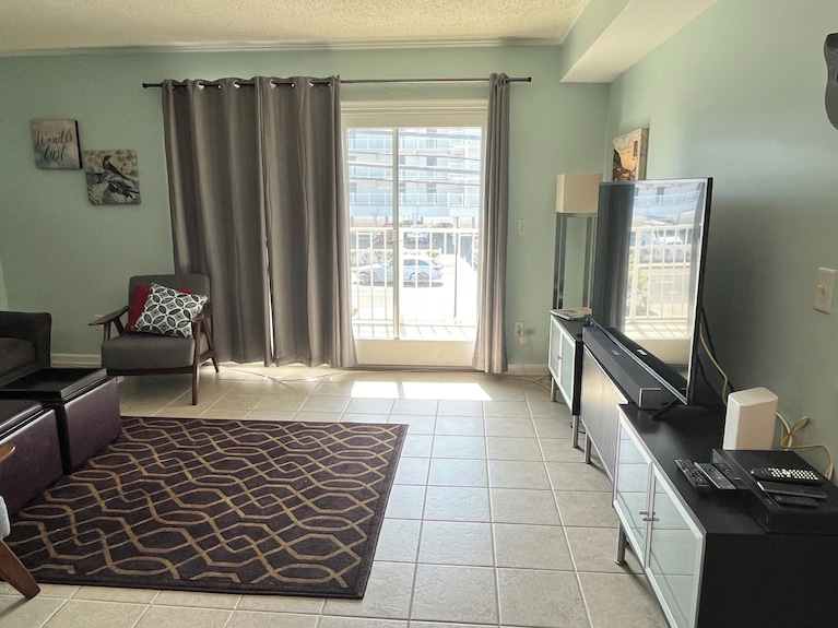 Modern Condo On Beach Block In Dewey Beach - Delaware