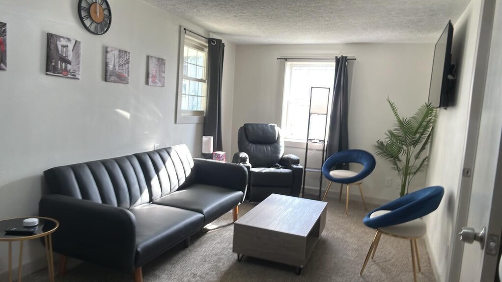 Newly Updated Specious & Cozy & Modern Retreat - Greenfield, IN