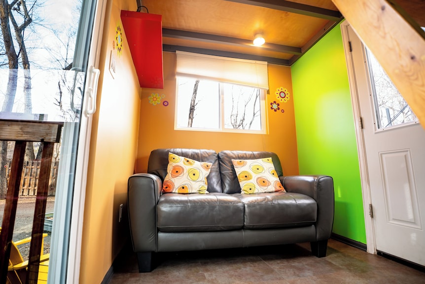 Try Tiny Living In Style Peaceful Pop Top Near Rocky Mountain Trails - 里昂