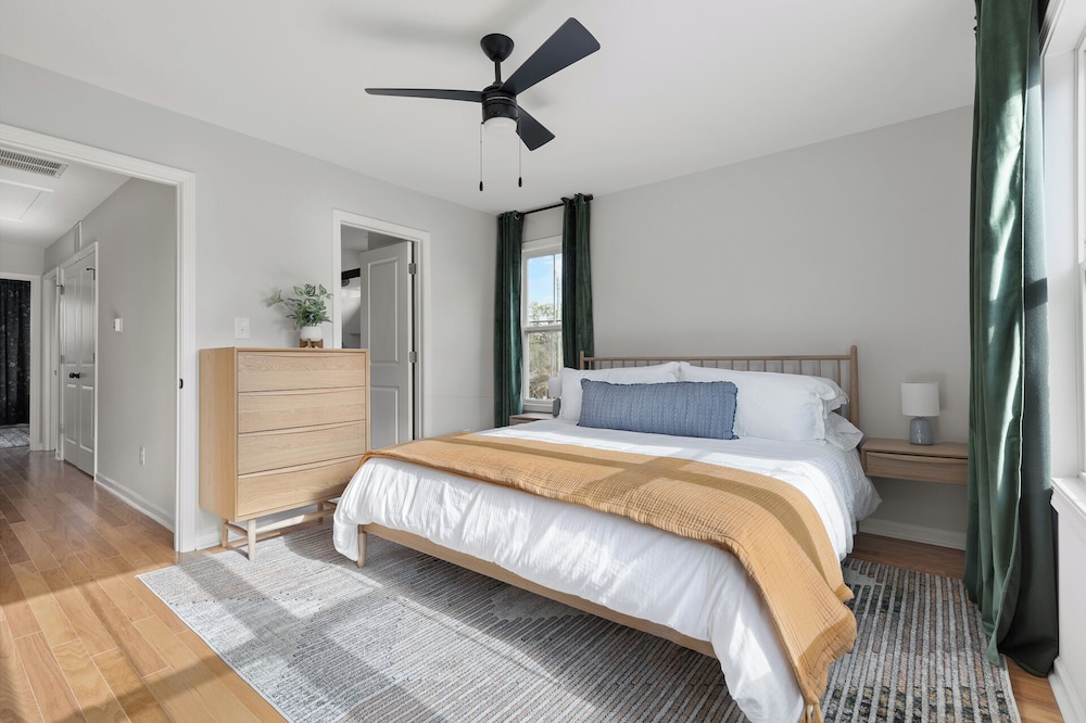 New And Modern Home Mins From Dt Raleigh - Raleigh, NC