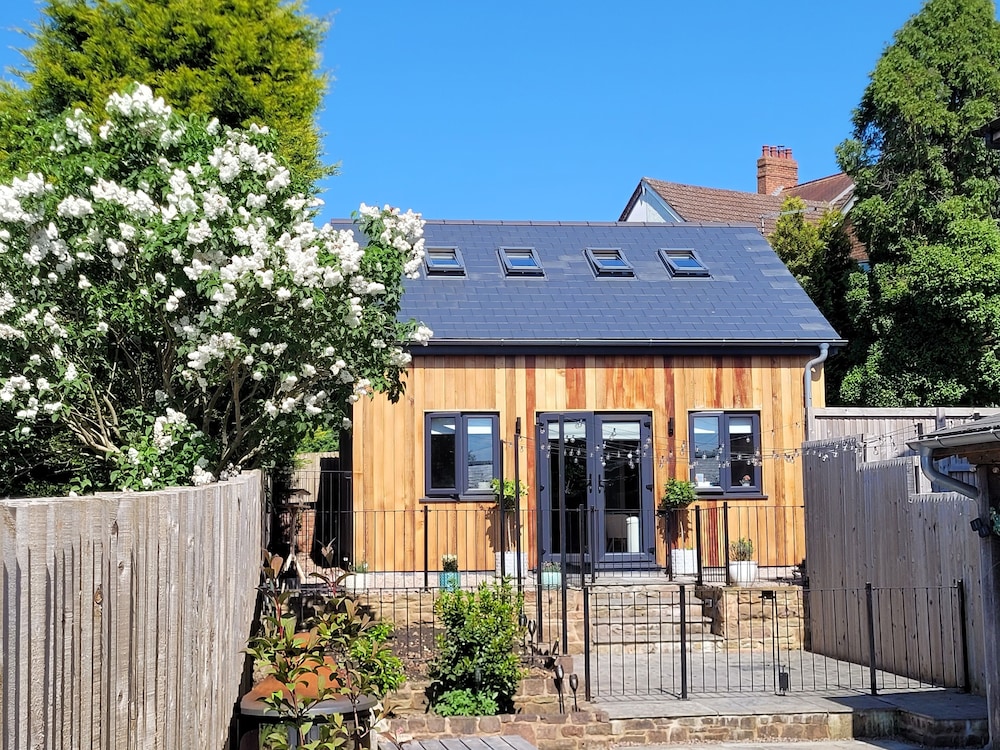 Forest Cedar Lodge, Cinderford, Sleeps 4 - Cotswolds