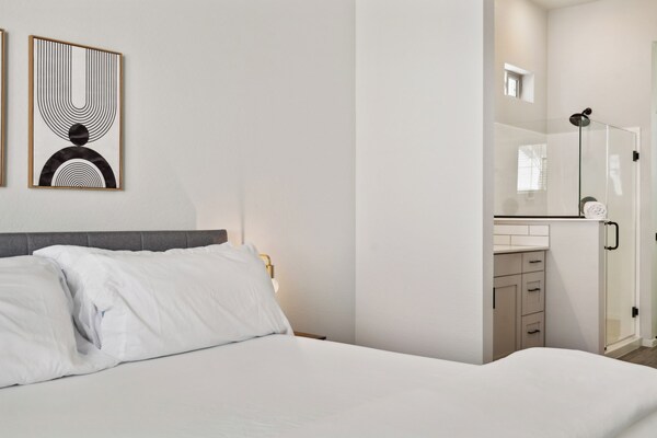 Sunny Contemporary Home With Pool Bbq - Casa Grande, AZ