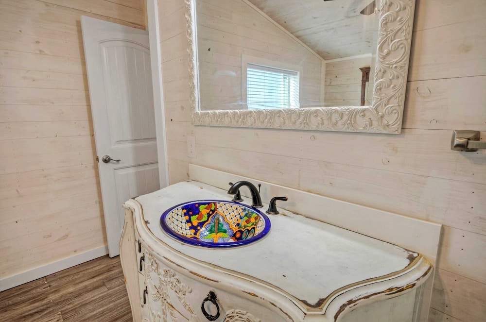 Private Pool, Yard, Deck, By The Nature Preserve! Tipsy Flipper By Avantstay - Port Aransas, TX