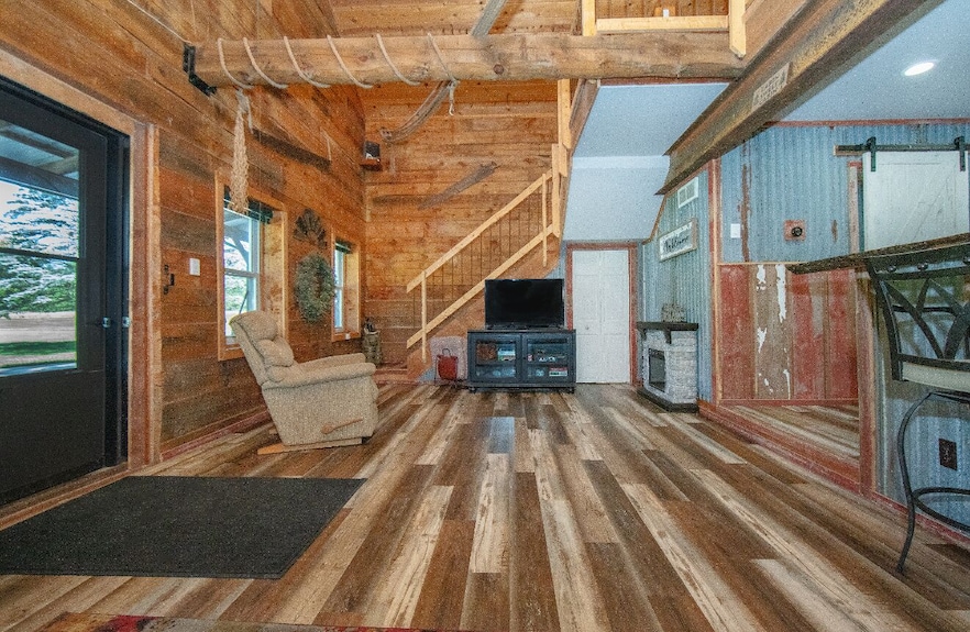 Cozy, Secluded, Peaceful, Pond, Fishing , Swimming, Cabin Life, Large Yard Area - Iowa