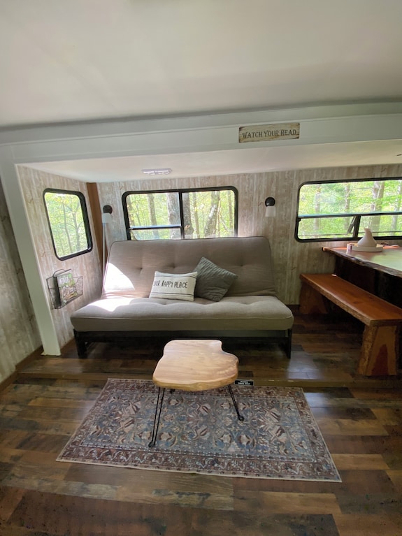 Wild Blue Yonder Is A Camper Set Up On A Permanent Foundation - ノース・カロライナ州