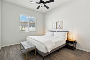 Casa conforto, varanda | 2 quartos, espaço de trabalho para notebook