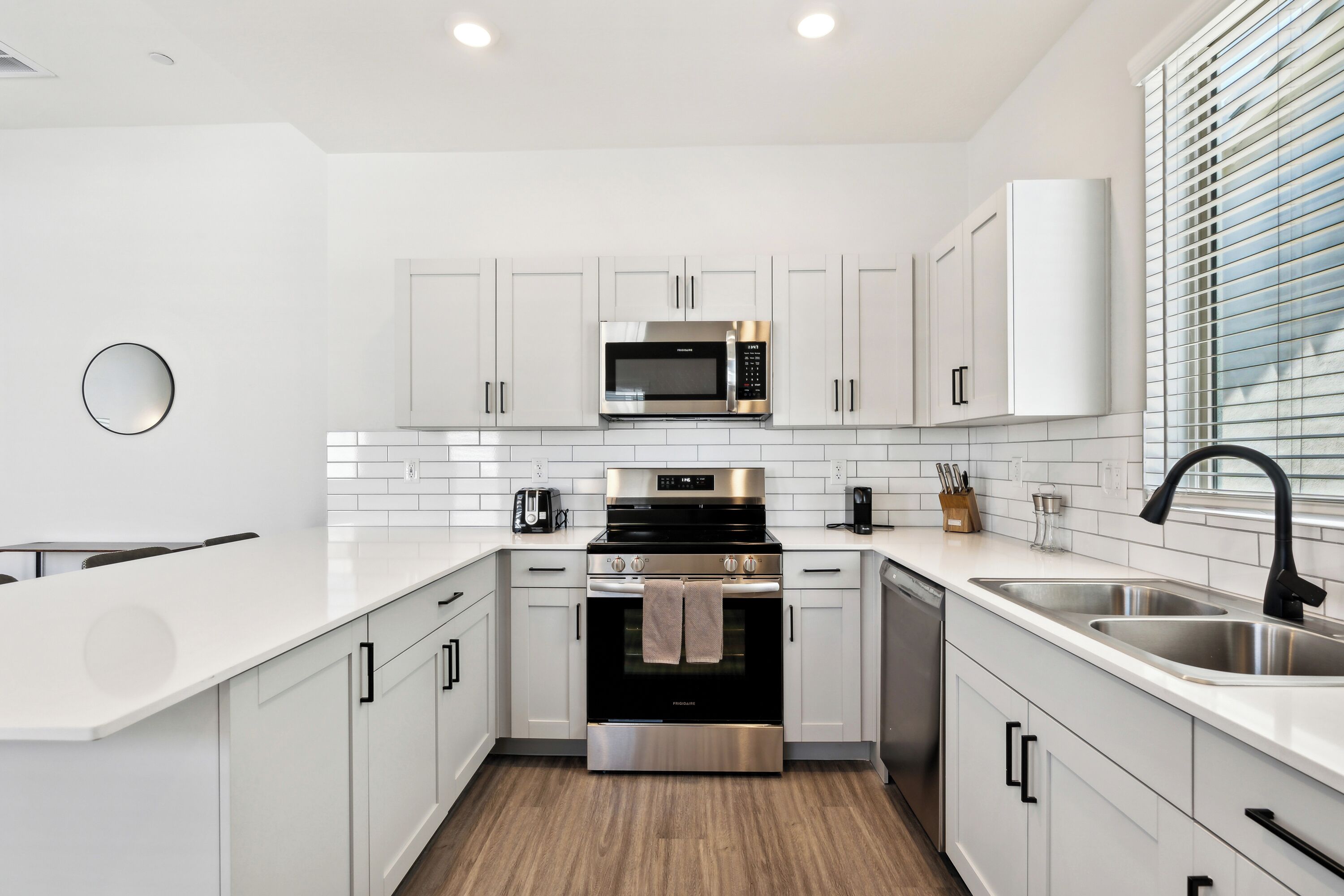 Casa clássico, varanda | Cozinha privada | Geladeira, micro-ondas, fogão, cooktop