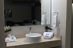Quarto Comfort | Casa de banho | Artigos de higiene pessoal grátis, um secador de cabelo 