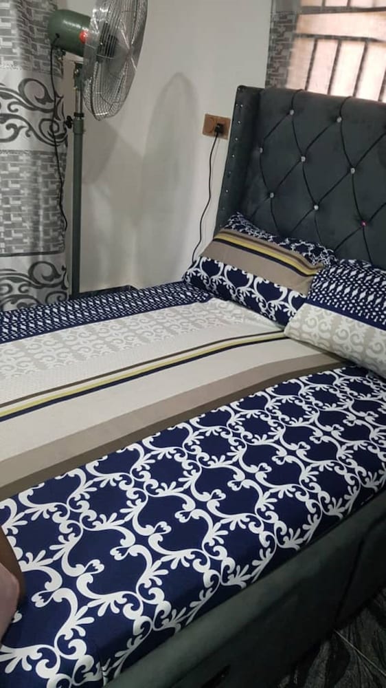 Lagos - 1bed - Sleeps 2 - Aircon - Free Parking - Lagos