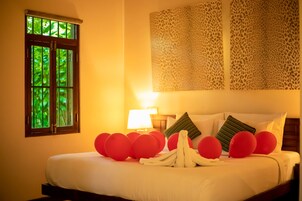 Vila superior, vista para o jardim | Escrivaninha, Wi-Fi de cortesia, roupa de cama