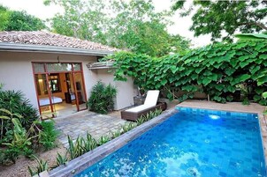 Villa Superior, vista para o jardim | Secretária, Wi-fi grátis, roupa de cama fornecida