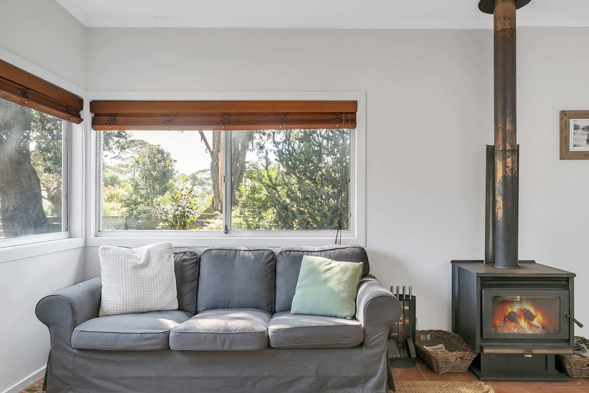 Cosy Getaway With Fireplace And Spacious Backyard - Tomakin