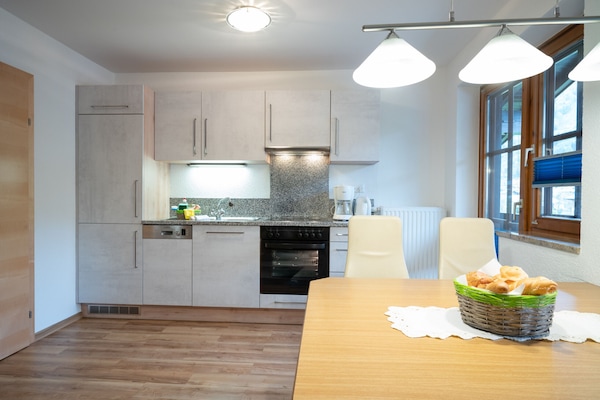 Apartamento clássico, vista para a montanha | Opções para refeição no quarto