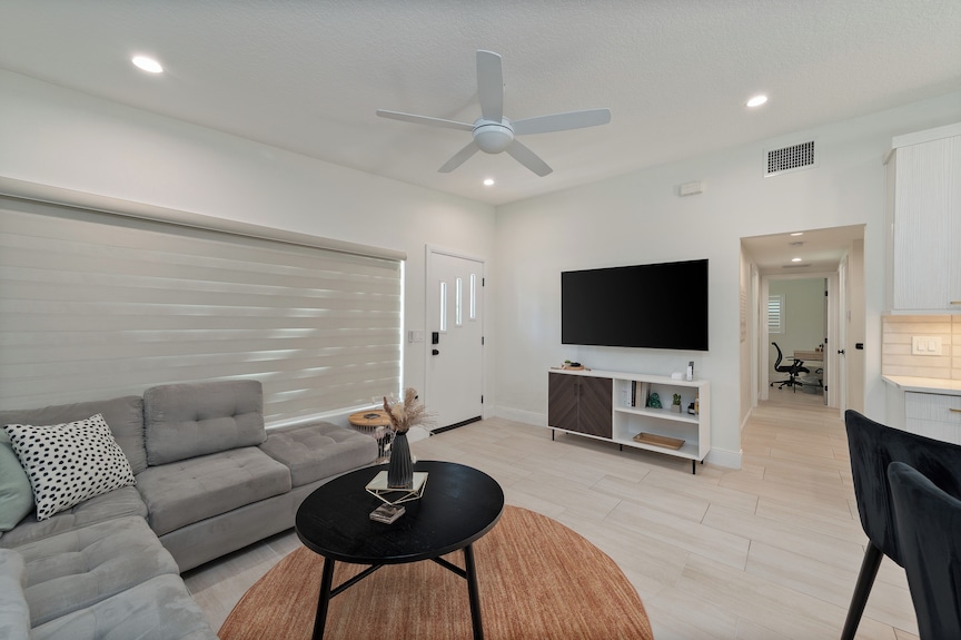 Modern, Charming Home In The Heart Of Winter Park- Perfect For A Couples Retreat Or Small Group! - Altamonte Springs, FL