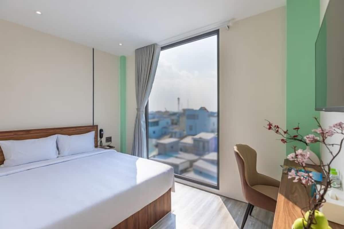 Roupas de cama antialérgicas, frigobar, quartos à prova de som