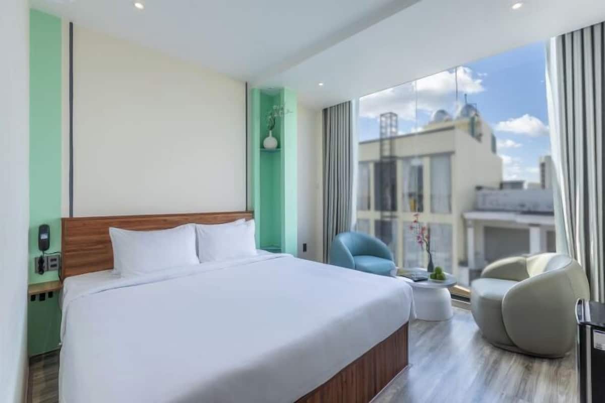 Roupas de cama antialérgicas, frigobar, quartos à prova de som