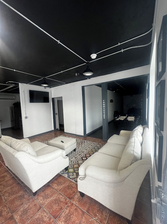 Stay In The Heart Of Penn Yan: Center Of The Village - Dundee, NY