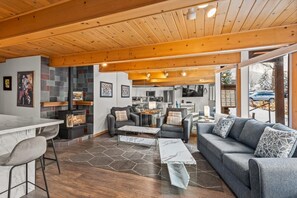Apartamento em Condomínio Fechado, 3 quartos | Sala de estar | Smart TV 