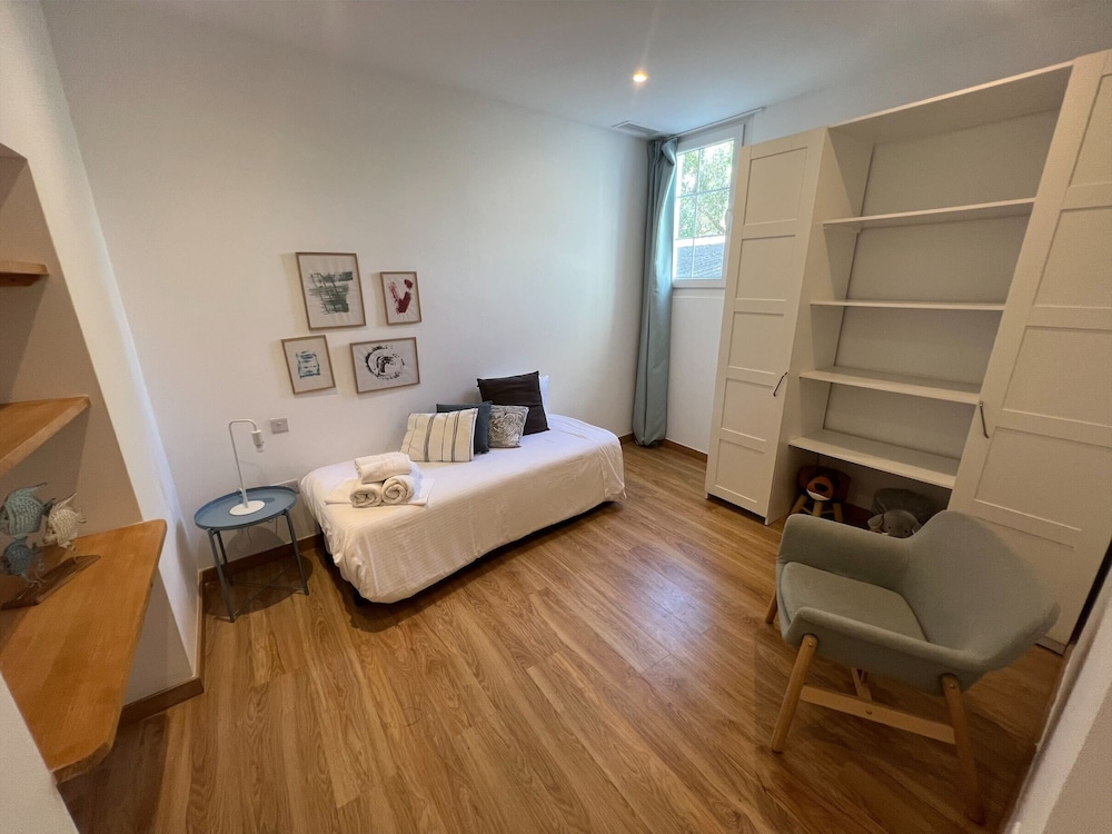2-br Gem In Gibraltar's Heart! - Gibraltar