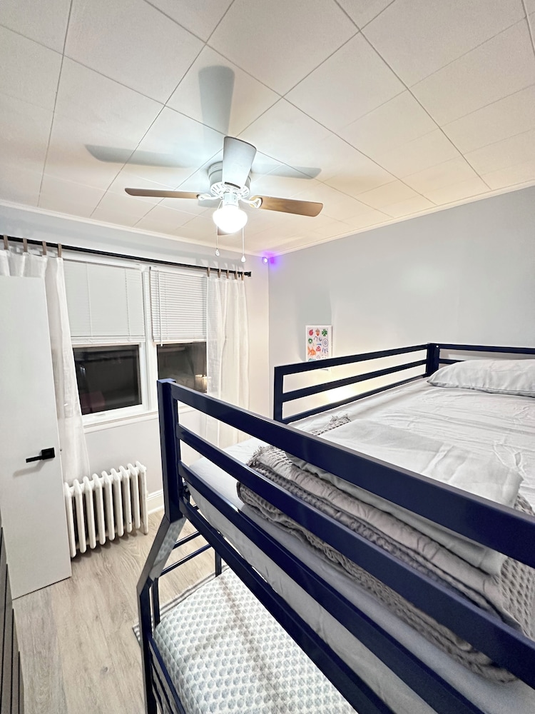 Modern Comfy 2 Bedroom Apartment - Bayonne, NJ