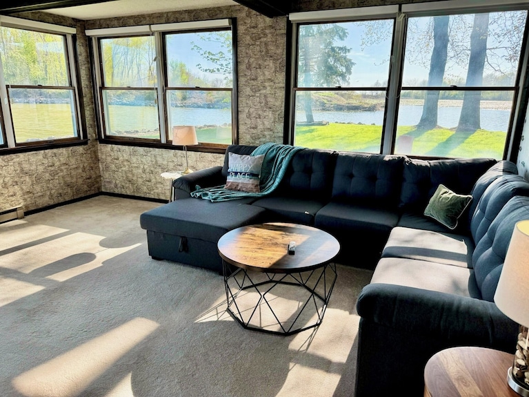 Lake House Cottage W/ Breathtaking Views! - Indian Lake, OH