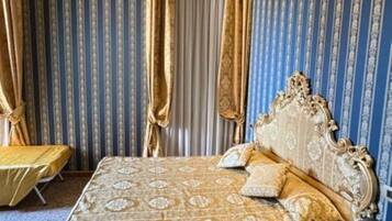 Escrivaninha, espaço de trabalho para notebook, Wi-Fi de cortesia