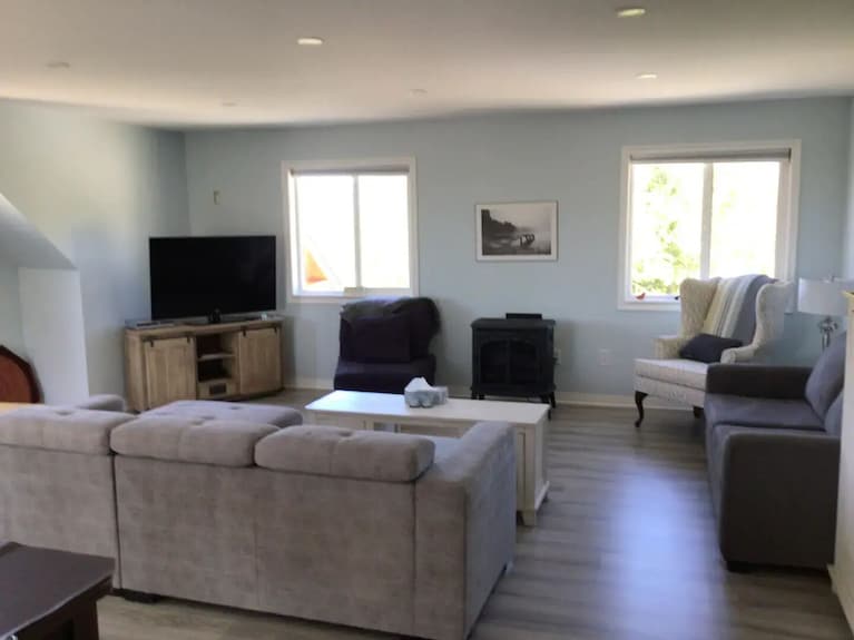 Cozy Carriage House Apartment With Gorgeous Mount Ida Views. - 브리티시컬럼비아