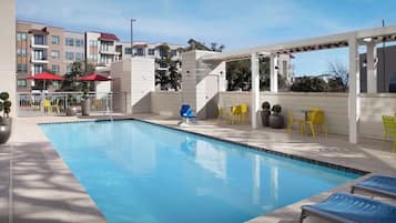 Piscina exterior sazonal