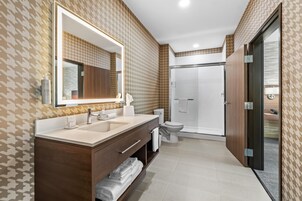 Suite, 1 quarto | Duche na casa de banho