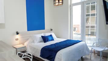 Quarto casal standard, 1 cama King | Escrivaninha, espaço de trabalho para notebook