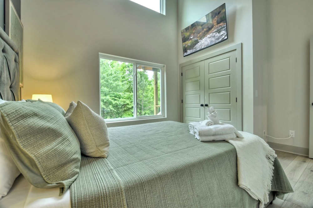 Cozy, modern vibes plus a hot tub! - Casa Moderne - Fannin County | Vrbo