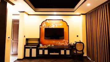 Suite, vista para o lago | Sala de estar
