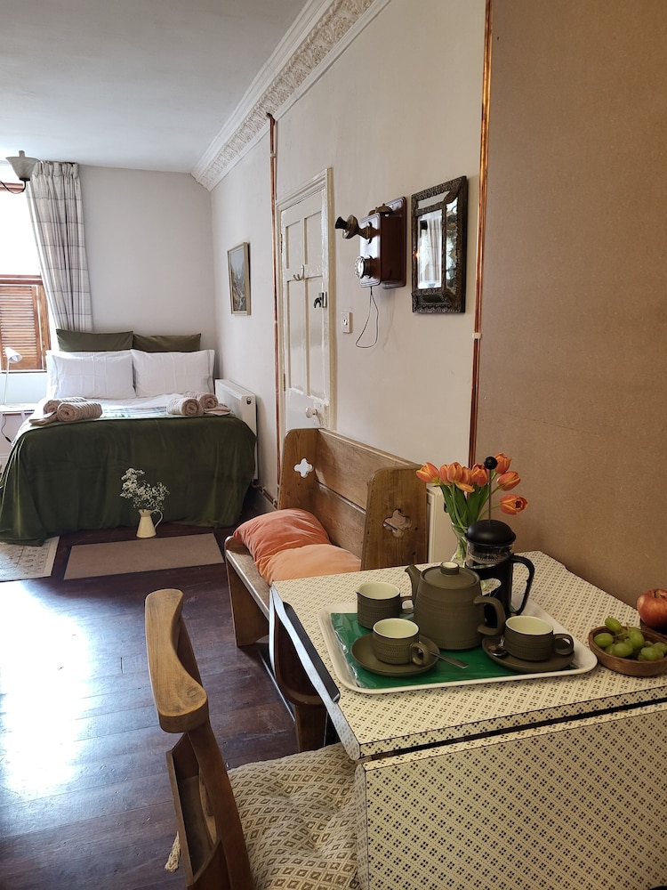 Cosy Central St Just Apartment With Wood Burner Fireplace. Close To Great Walks. - Sennen