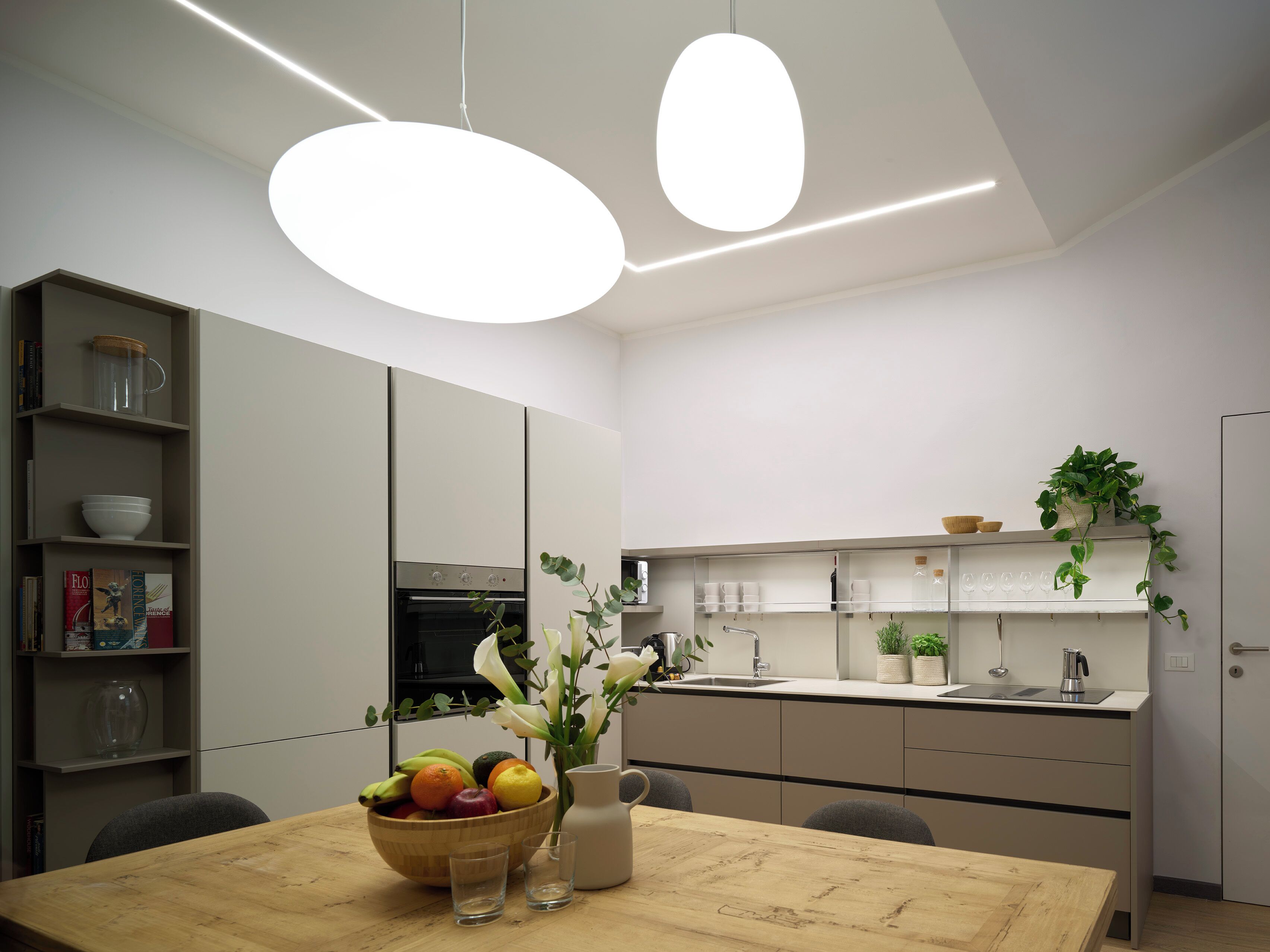 Apartamento, pátio | Cozinha privada | Um frigorífico, um micro-ondas, um forno, uma máquina de lavar louça 
