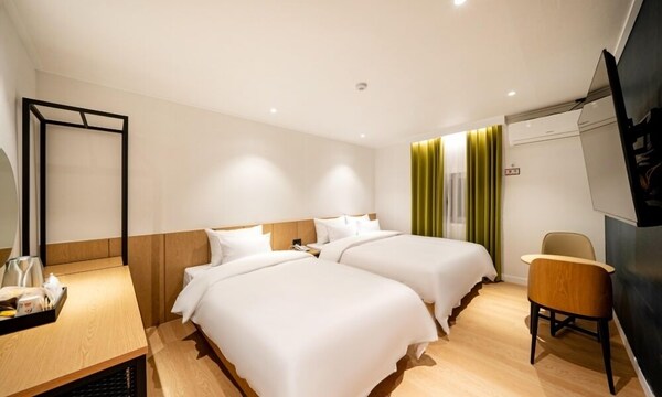 Hound Hotel Gumi Indong - Gumi