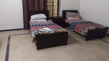 Quarto Duplo Deluxe | Quartos insonorizados, ferro/tábua de engomar, Wi-fi grátis 