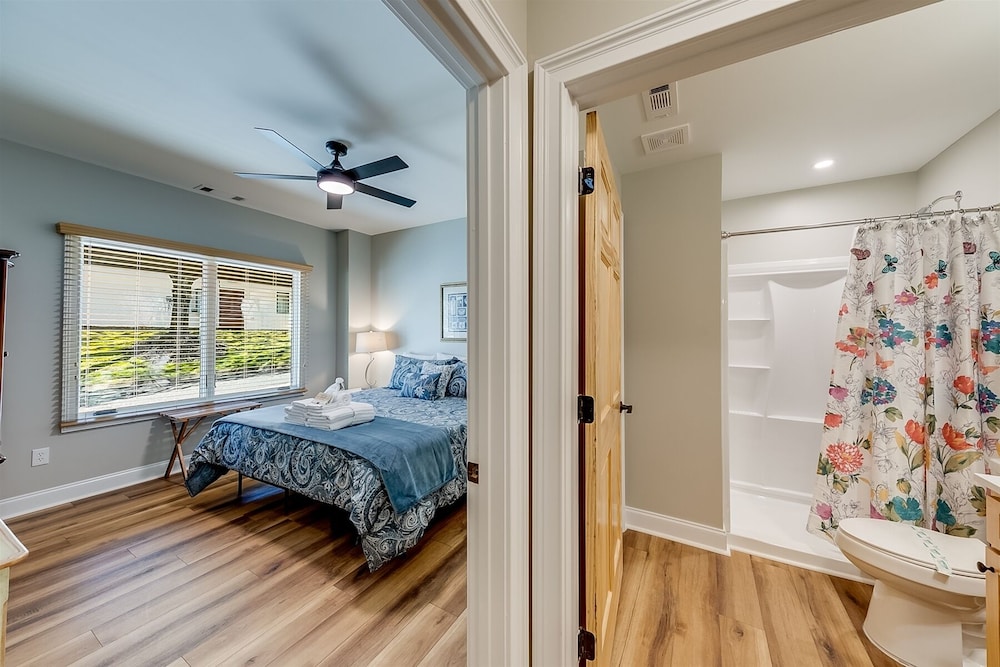 Alpine Village Condo E Your Bavarian-style Retreat In The Heart Of Helen - Helen, GA