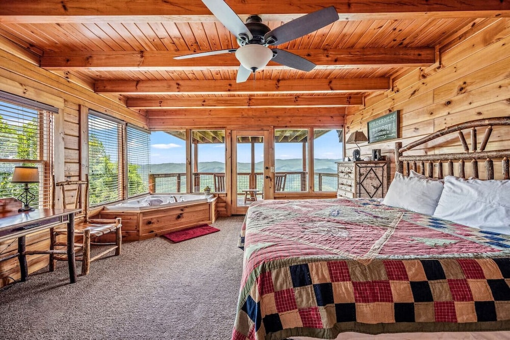 New! 3br W/incredible Views | Hot Tub + Fireplaces - Townsend, TN