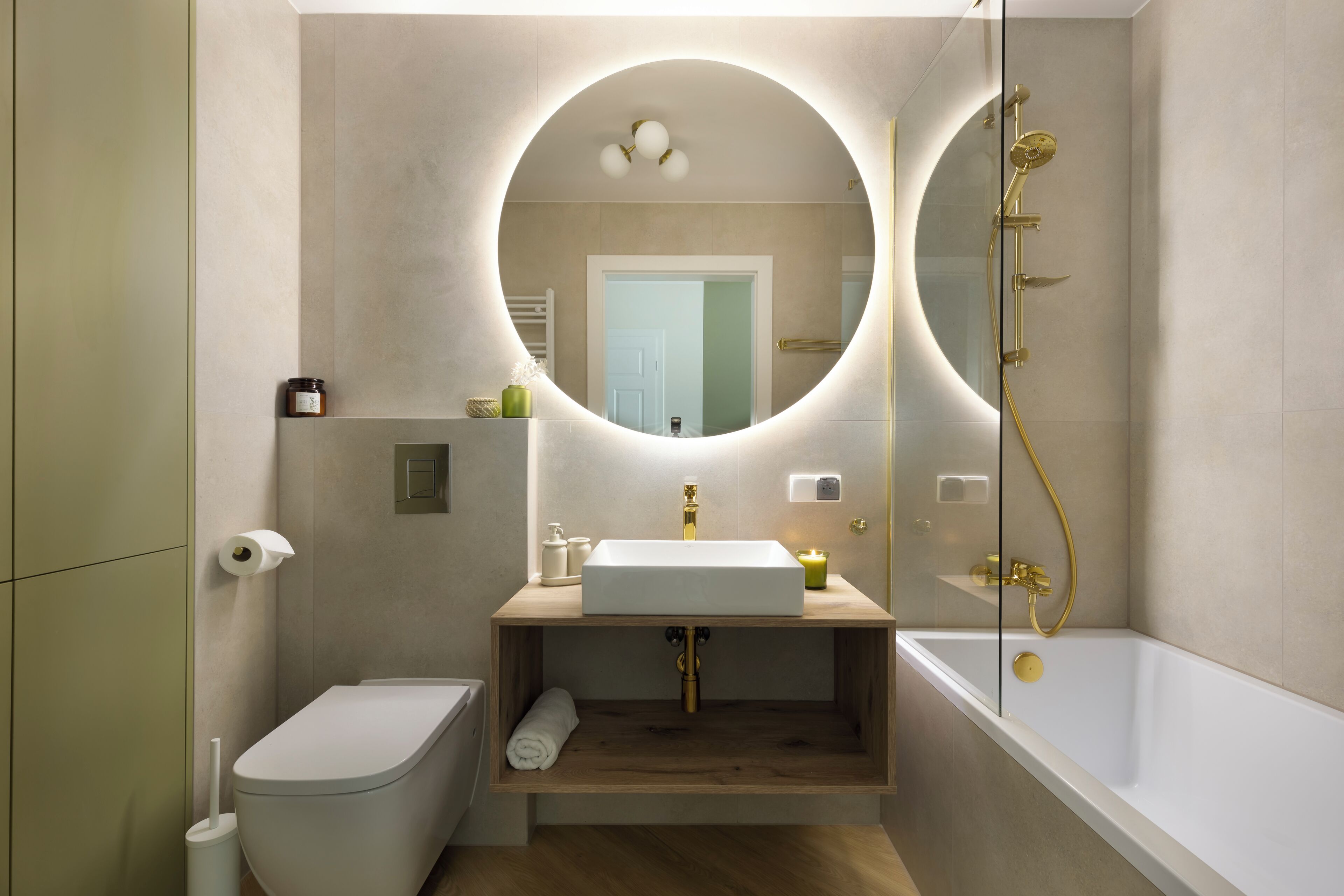 Apartamento luxo | Banheiro | Secador de cabelo, toalhas de banho, papel higiênico 
