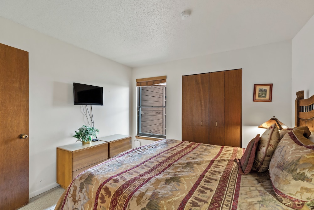 Cozy Mountain Retreat at Timber Run – Walk to Steamboat Resort ...