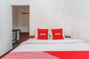 Quarto casal standard | Escrivaninha, Wi-Fi de cortesia, roupa de cama