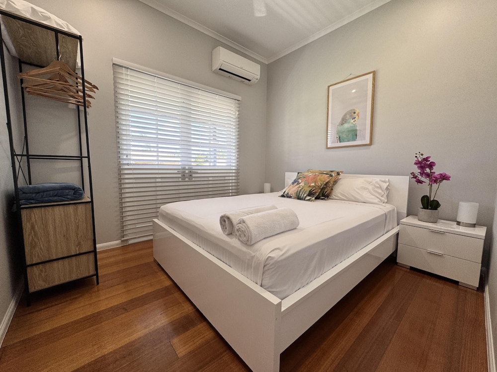 Townsville Apartments & Homes On Riverpark Drive - Executive 4 Bedroom House In Annandale - Vincent
