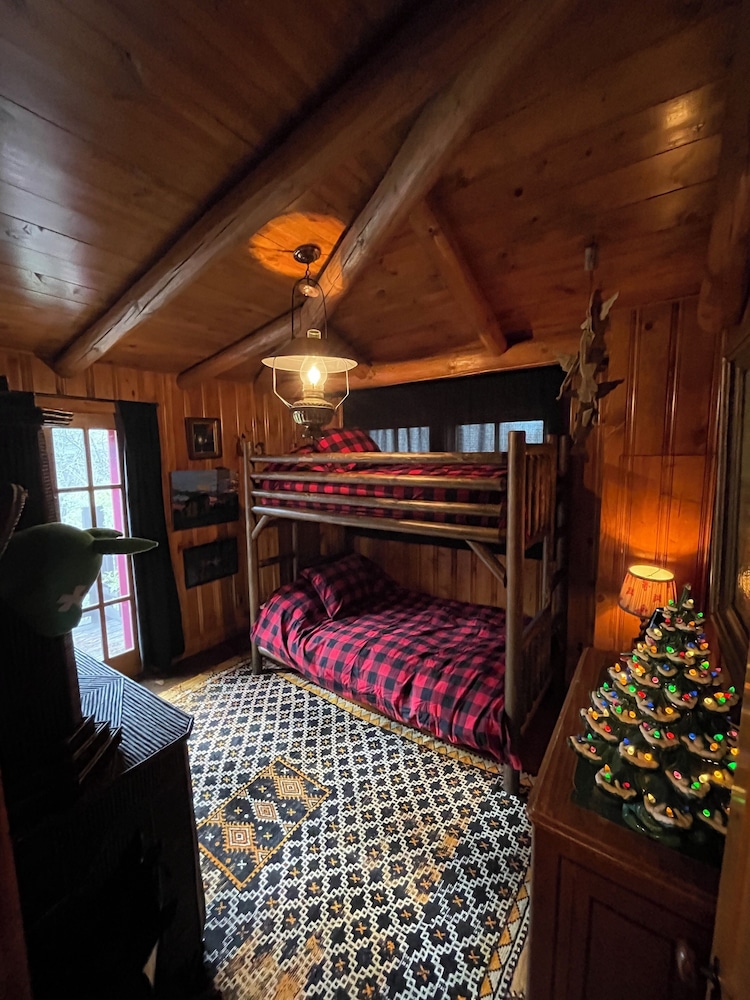 EXPERIENCE LAKESIDE LUXURY AT MAPLE CABIN: YOUR IDYLLIC RETREAT IN STAR ...