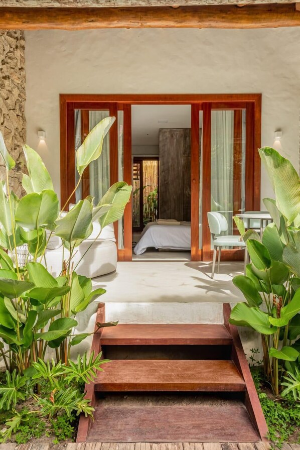 Roupas de cama premium, frigobar, cofres nos quartos, escrivaninha